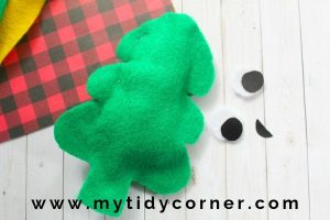 Easy DIY No Sew Felt Christmas Tree Ornament for Holiday Decor!